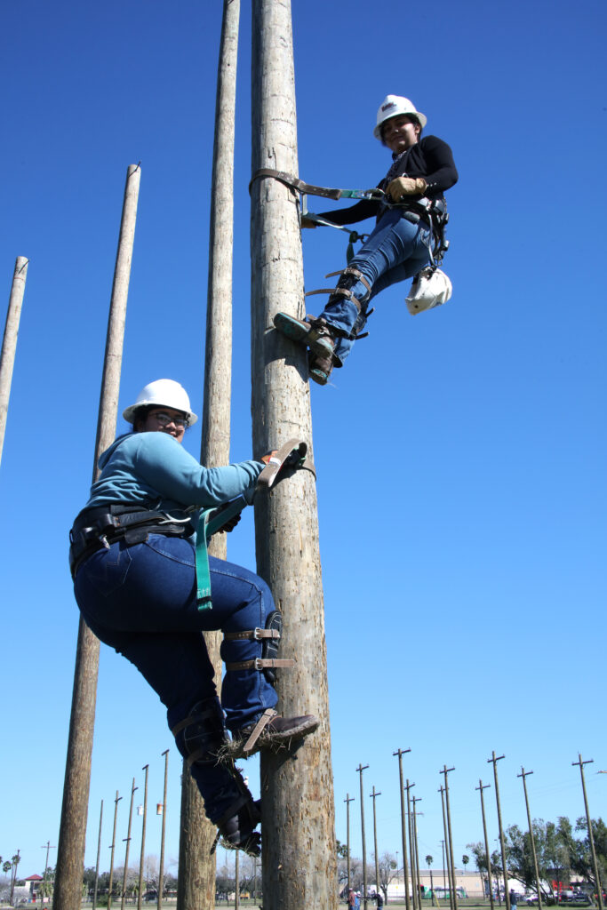Female students break barriers in TSTC’s Electrical Lineworker ... Female students break barriers in TSTC’s Electrical Lineworker ...