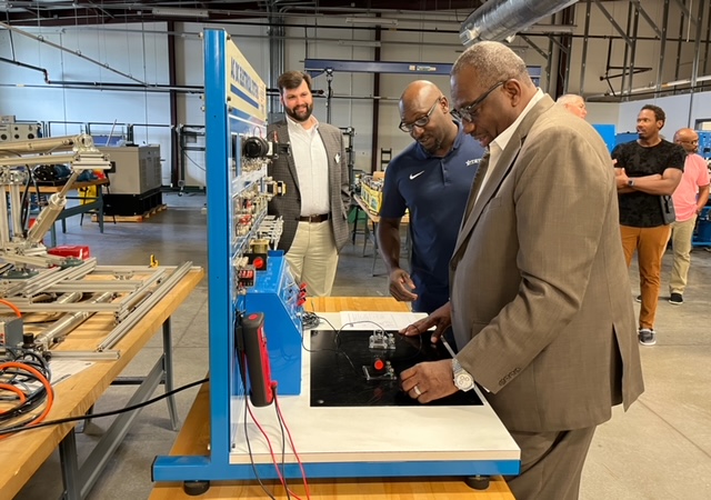 TSTC in North Texas hosts legislative visit - TSTC TSTC in North Texas hosts legislative visit - TSTC