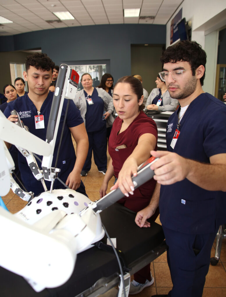 Robotic surgical training sharpens TSTC students’ skills - TSTC