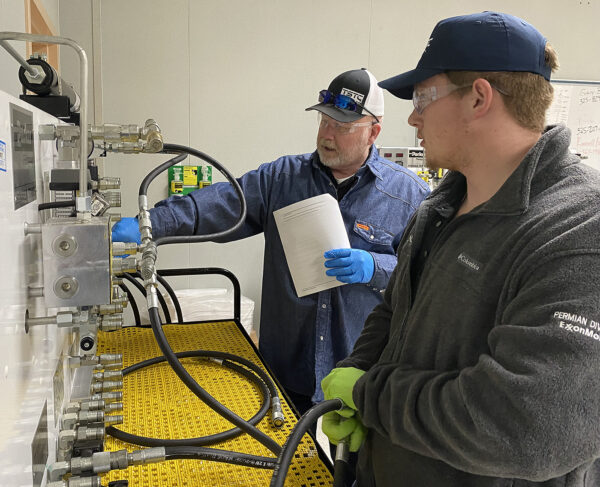 Campus tour leads Howard to TSTC’s Wind Energy Technology program as ...