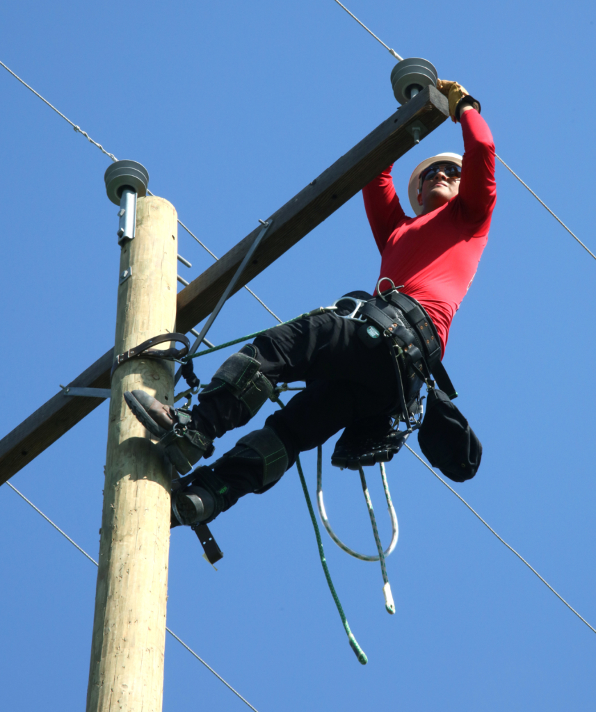 TSTC Electrical Lineworker students build skills 40 feet in the air - TSTC