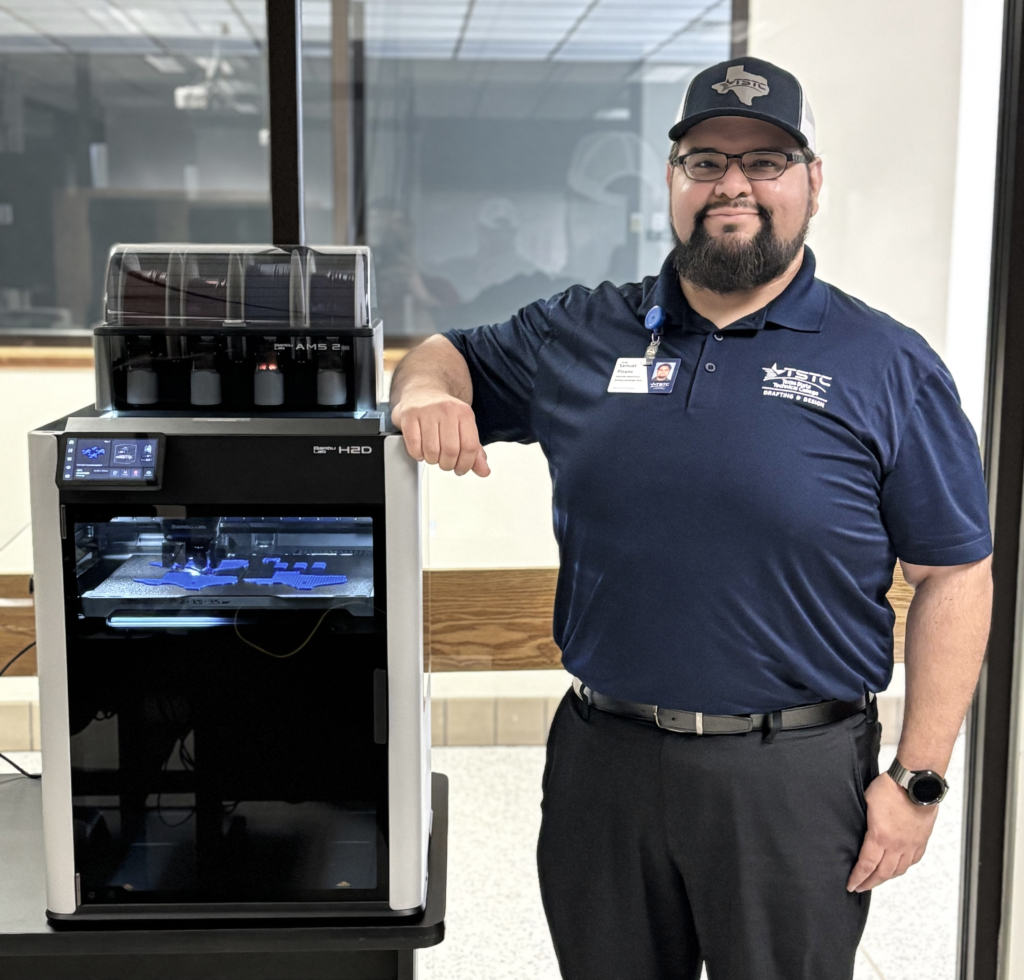 Innovative technology sharpens drafting students’ skills at TSTC - TSTC